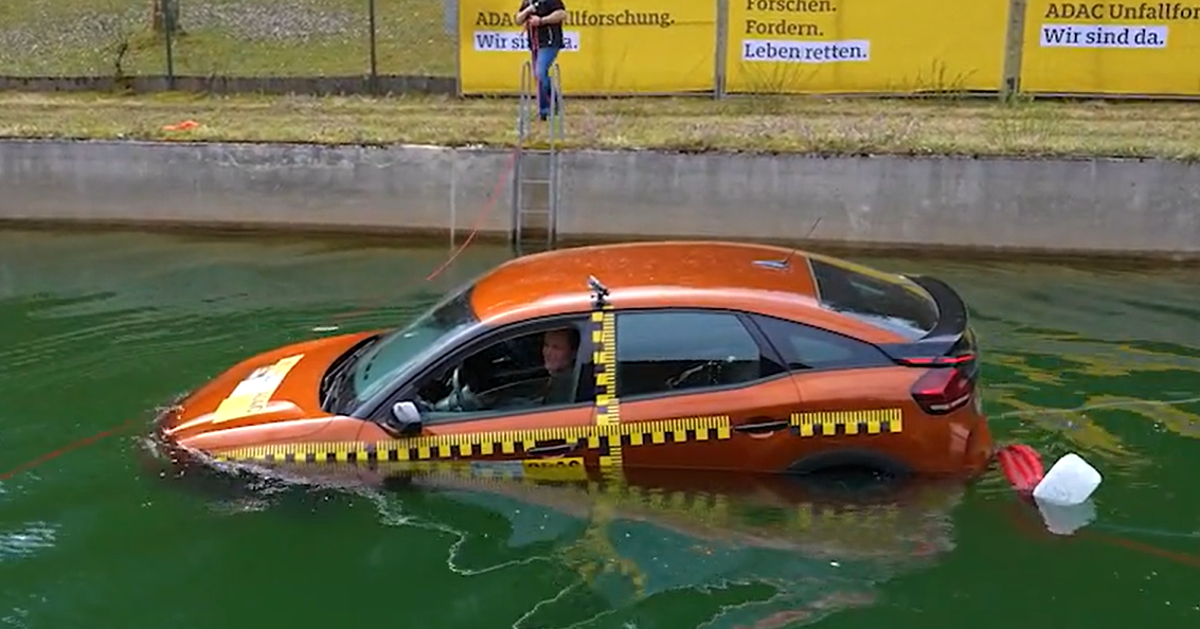 Kad auto tone: Što učiniti u životno opasnoj situaciji pod vodom | Autostart