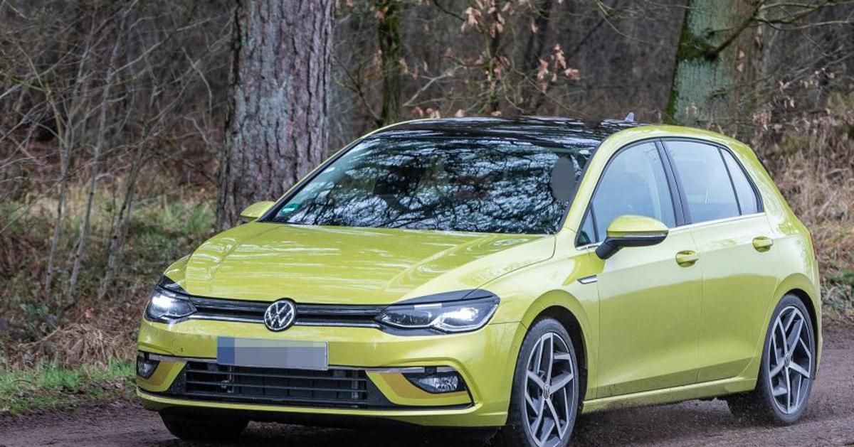 Novi VW Golf 8 neprimjetno se okitio novim logom | Autostart