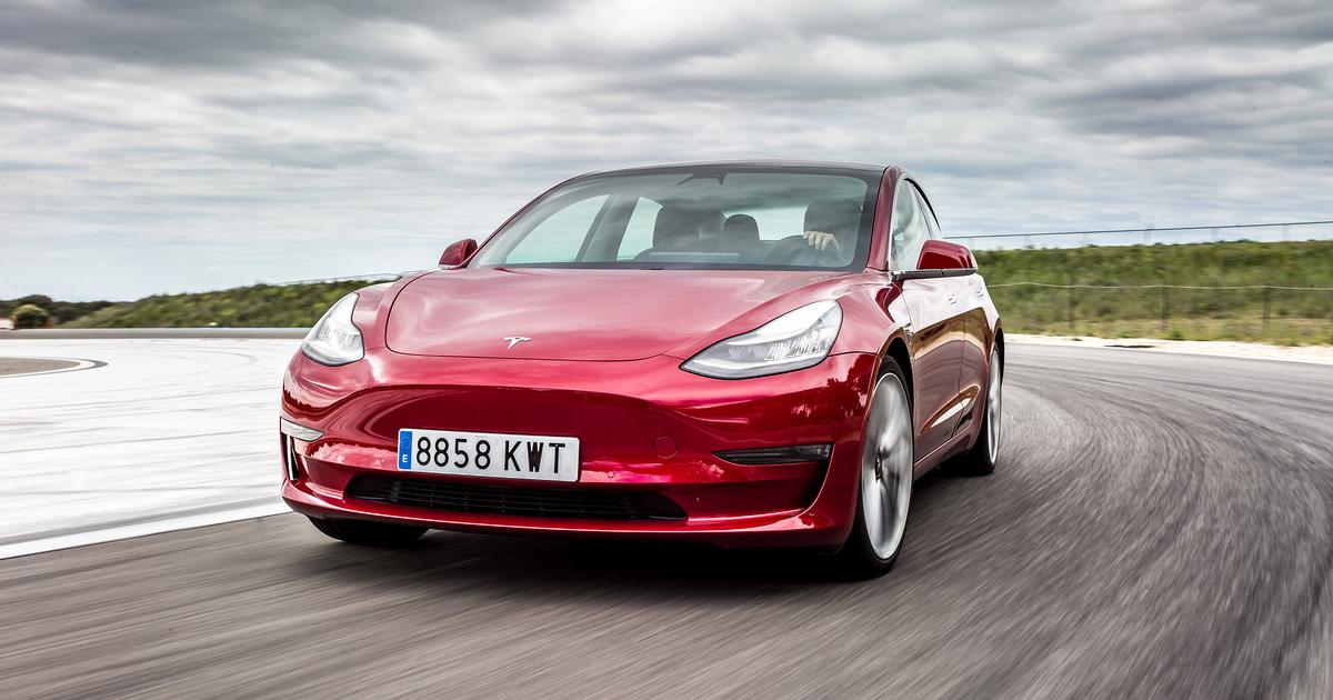 Tesla na autopilotu izazvala frontalni sudar s dvoje mrtvih? | Autostart