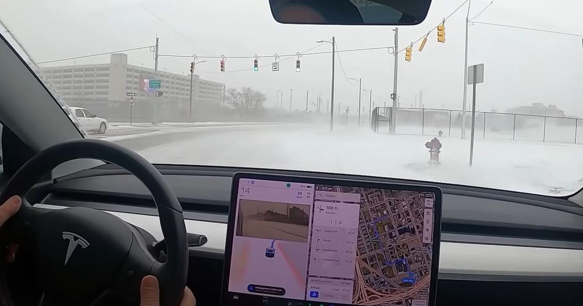 Video: Teslin Autopilot potpuno izgubljen na snijegu | Autostart